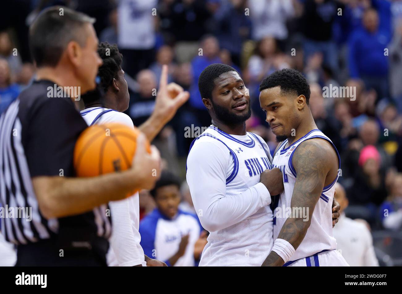 Seton Hall guard Dylan Addae-Wusu (0) talks to guard Al-Amir Dawes ...
