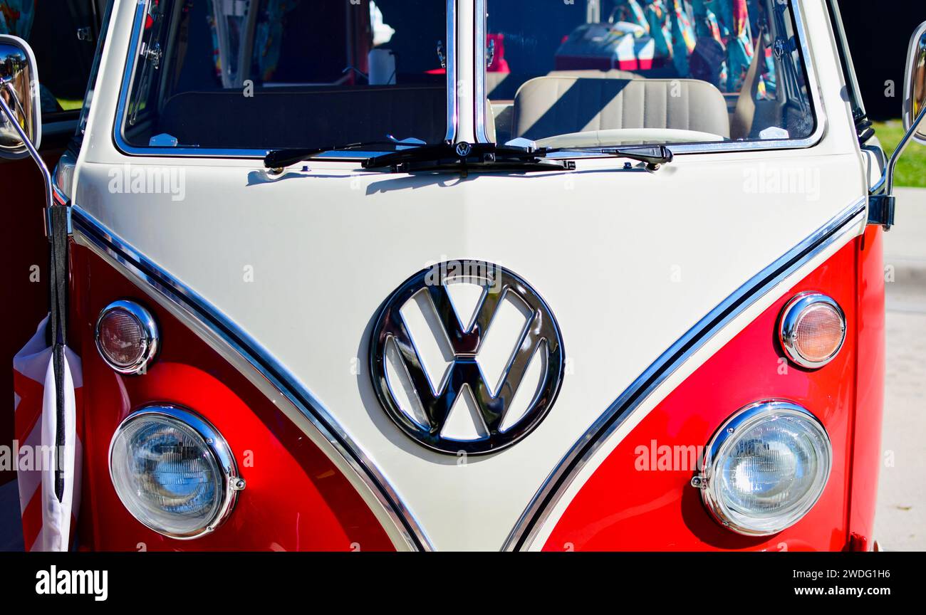 Vw bus front hi-res stock photography and images - Alamy
