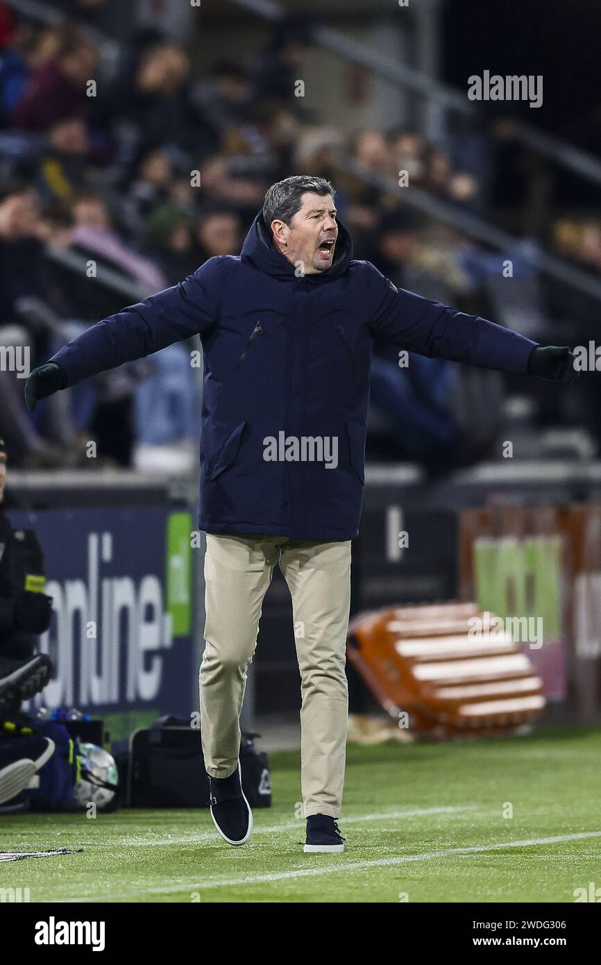 ALMELO - Heracles Almelo coach Erwin van de Looi reacts during the ...