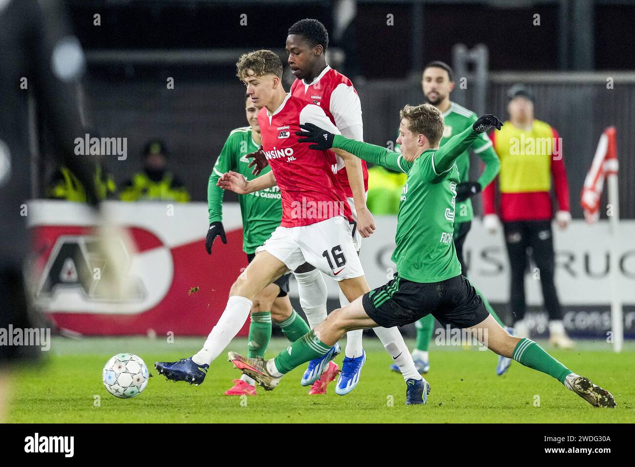 ALKMAAR - (l-r) Sven Mijnans of AZ Alkmaar, Nick Fichtinger of PEC Zwolle during the Dutch ...