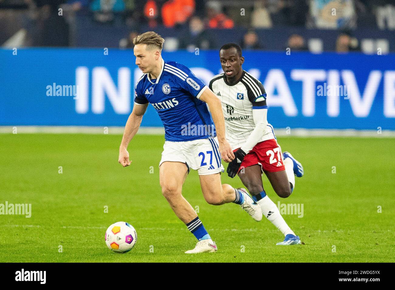 Bochum, Deutschland. 20th Jan, 2024. Cedric Brunner (FC Schalke 04, 27) im Zweikampf mit Jean ...