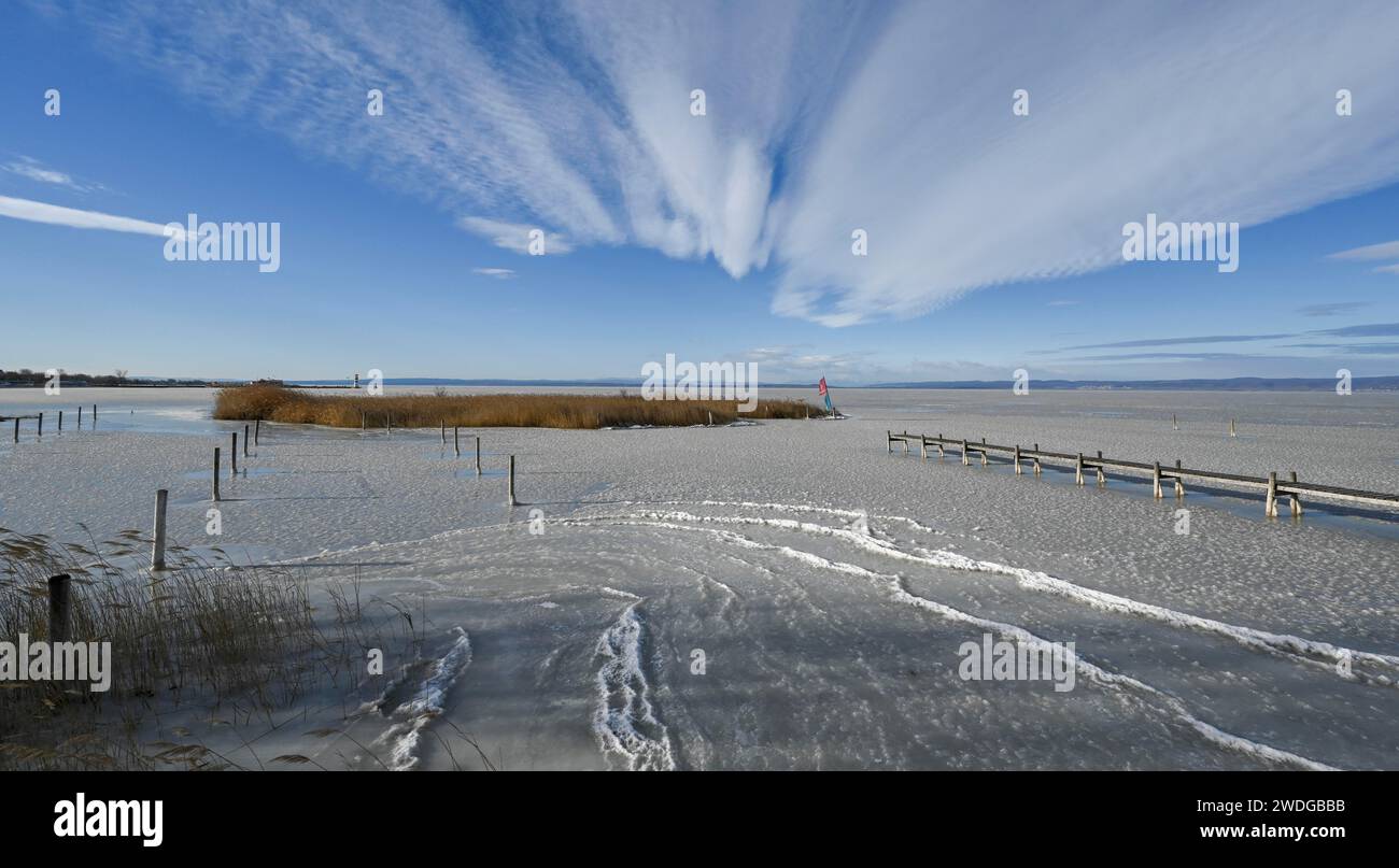 Frozen lake with ice in winter, Lake Neusiedl, Podersdorf am See ...