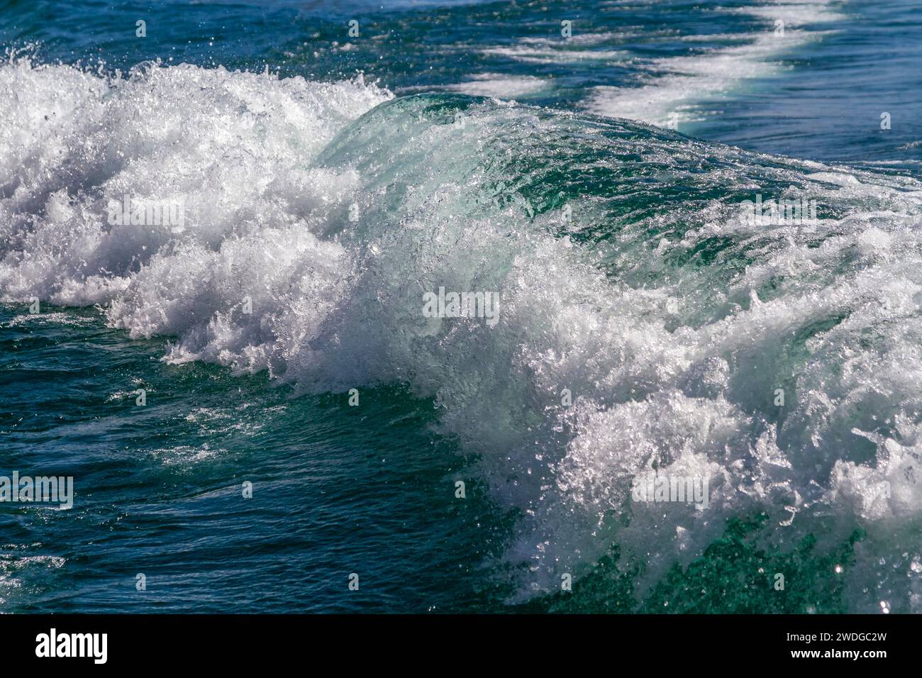 Stern wave hi-res stock photography and images - Alamy