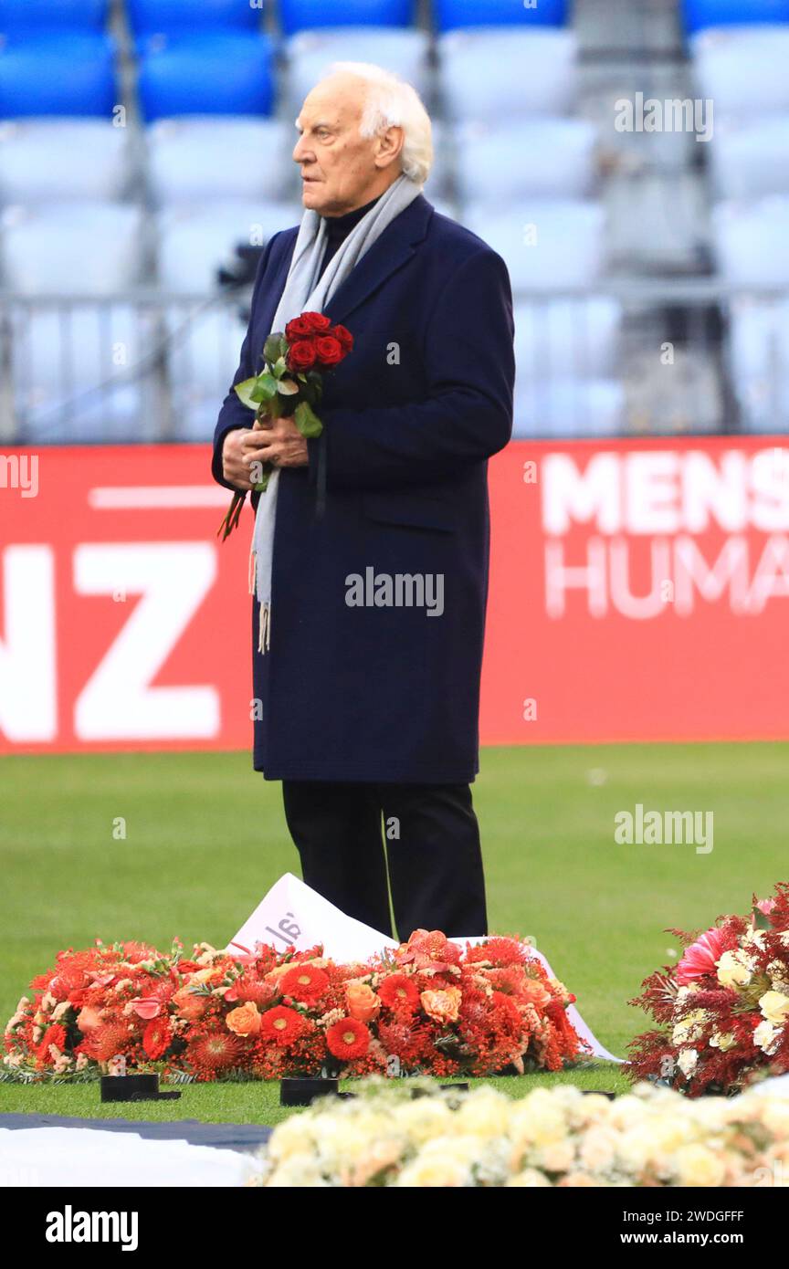 Franz Roth bei der Gedenkfeier für Franz Beckenbauer in der Allianz ...