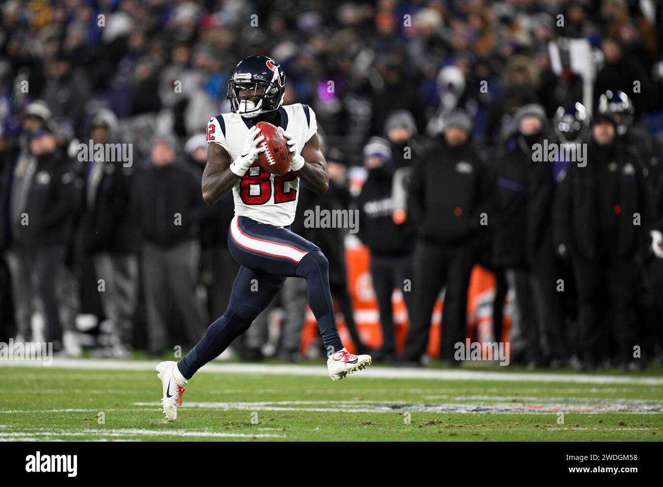 Houston Texans wide receiver Steven Sims (82) returns a punt for a ...