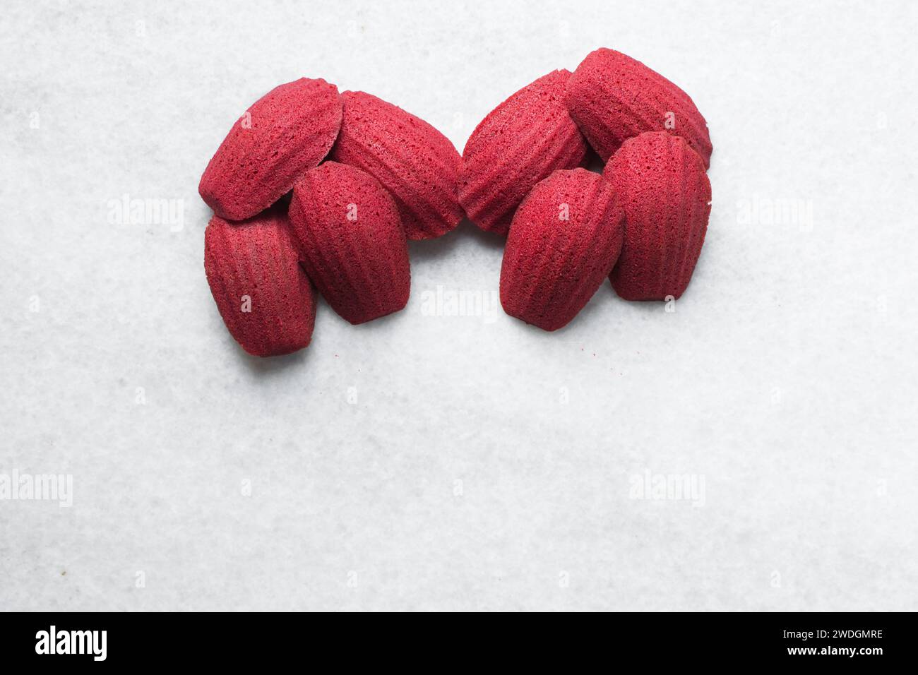 Red velvet madeleines hi-res stock photography and images - Alamy