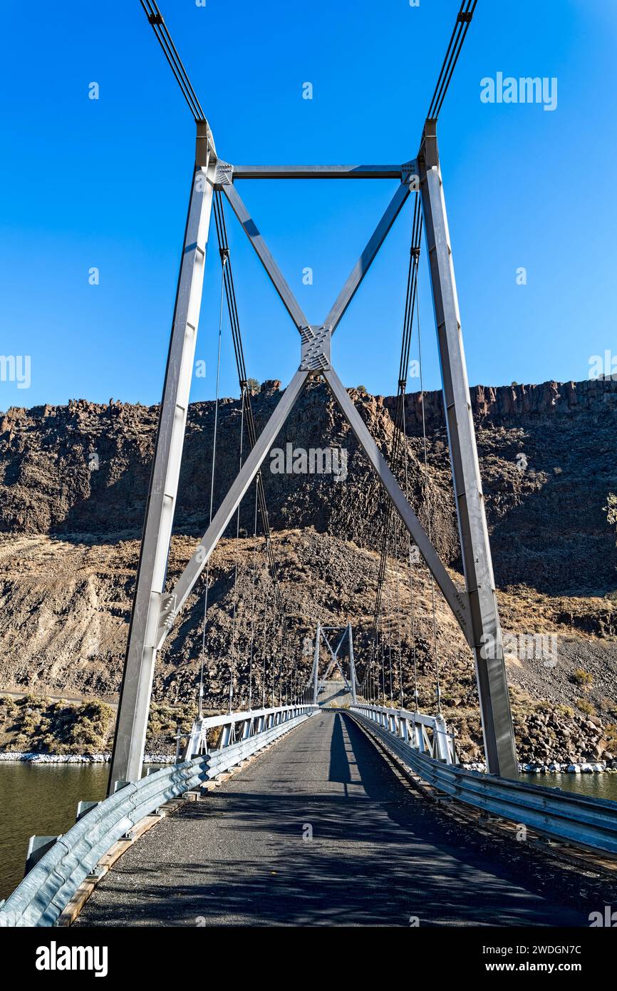 The east approach to the one-lane bridge over the Deschutes River at ...