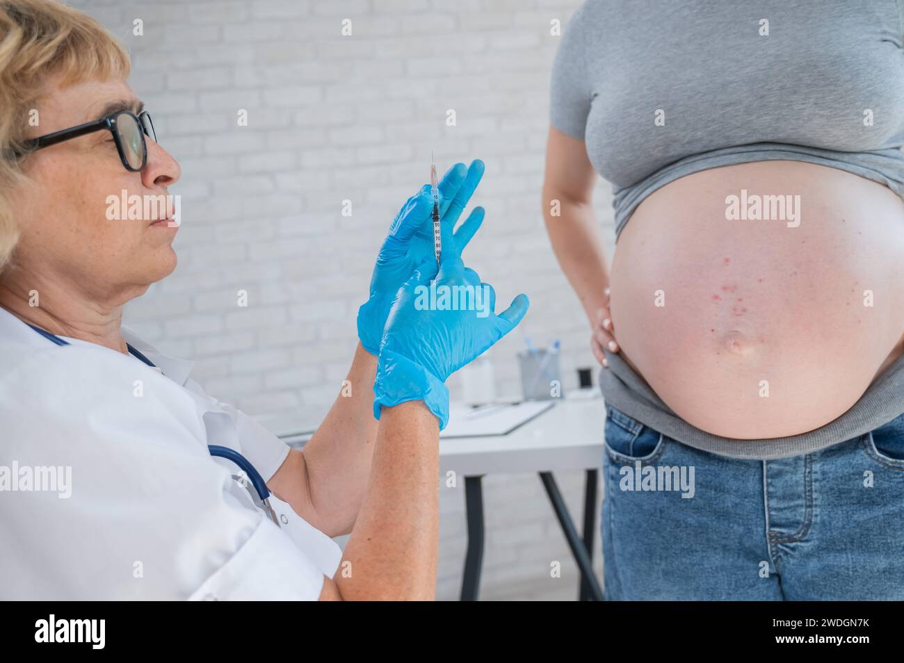 Doctor gives an injection in the stomach of a pregnant woman Stock ...