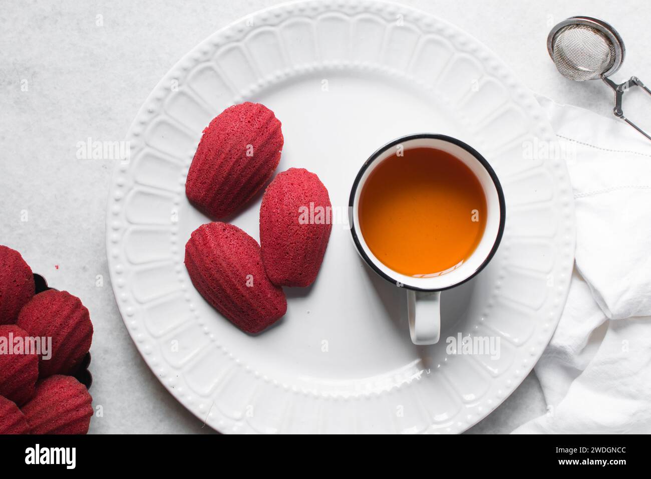 Red velvet madeleines hi-res stock photography and images - Alamy