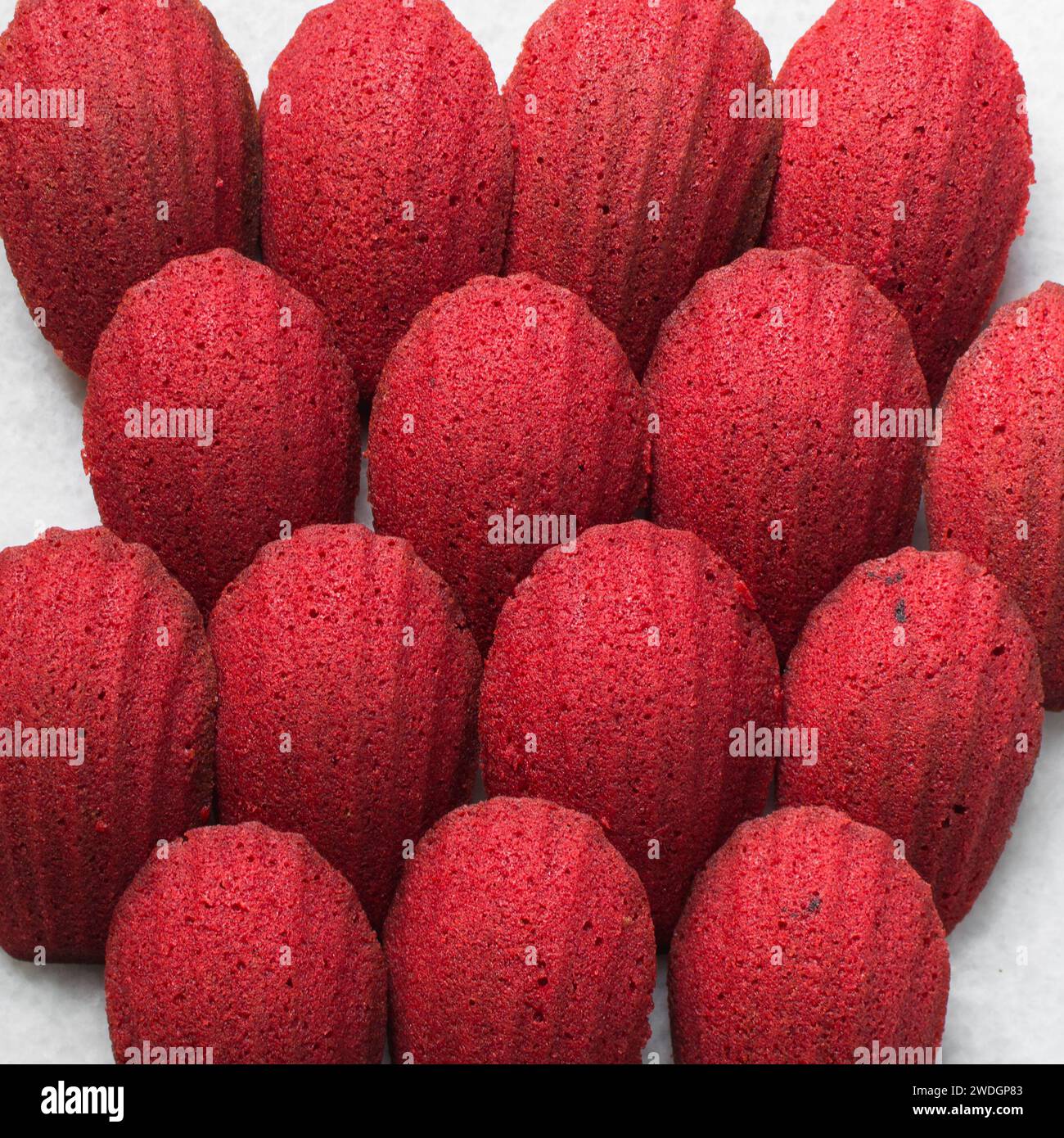 Red velvet madeleines hi-res stock photography and images - Alamy