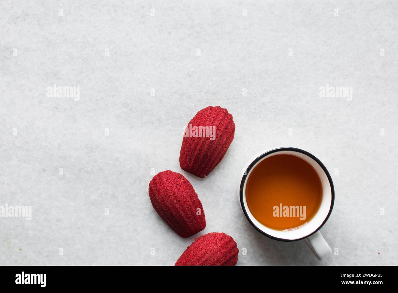 Red velvet madeleines hi-res stock photography and images - Alamy