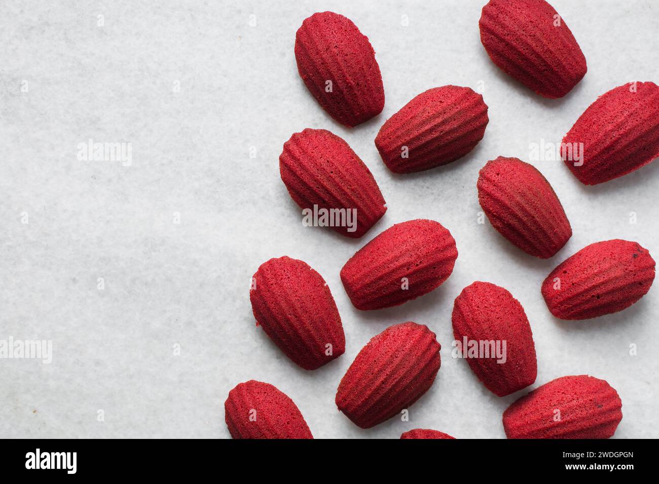 Red velvet madeleines hi-res stock photography and images - Alamy