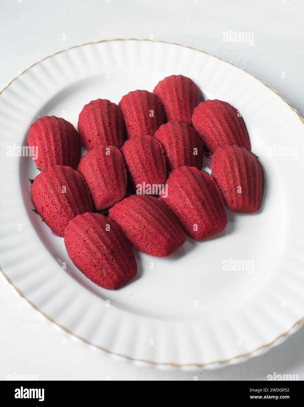 Red madeleines hi-res stock photography and images - Alamy