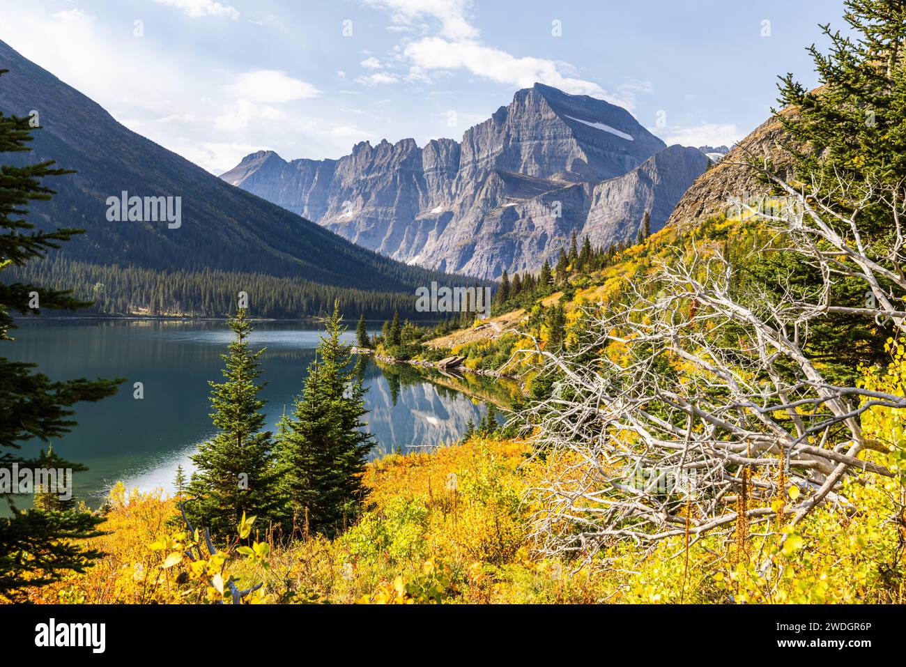 Hike to Grinnell Glacier in Montana during fall with Lake Josephine in ...