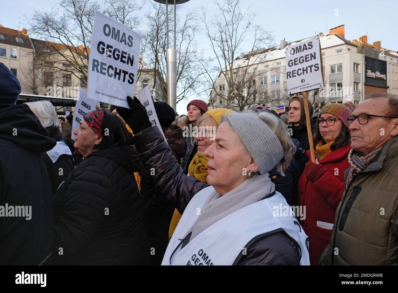 Aachen, 20.01.2024: Demonstration gegen die AFD mit mehreren tausend Teilnehmern in der Aachener ...