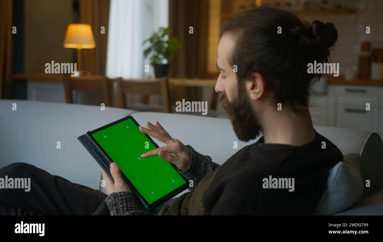 Chroma key computer displays hi-res stock photography and images - Alamy