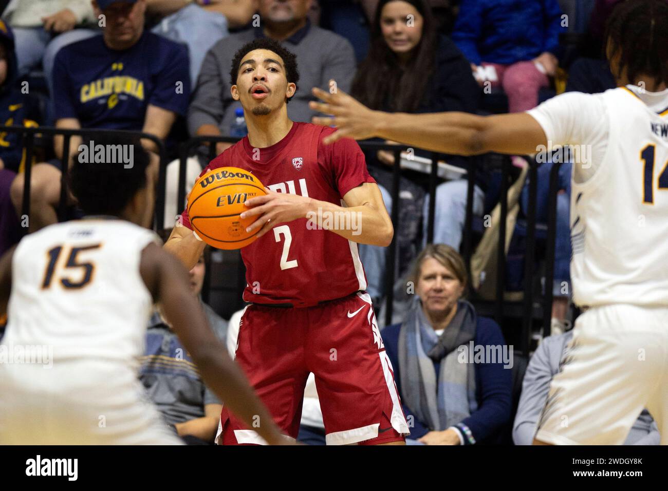 Washington State guard Myles Rice (2) looks to inbound the ball against ...
