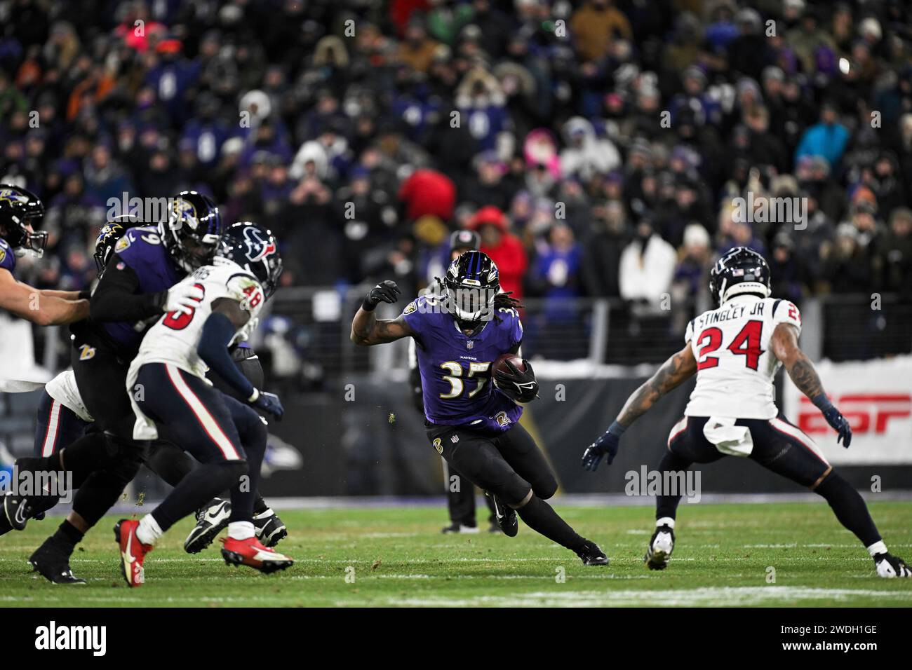 Baltimore Ravens running back Gus Edwards (35) runs the ball during the ...