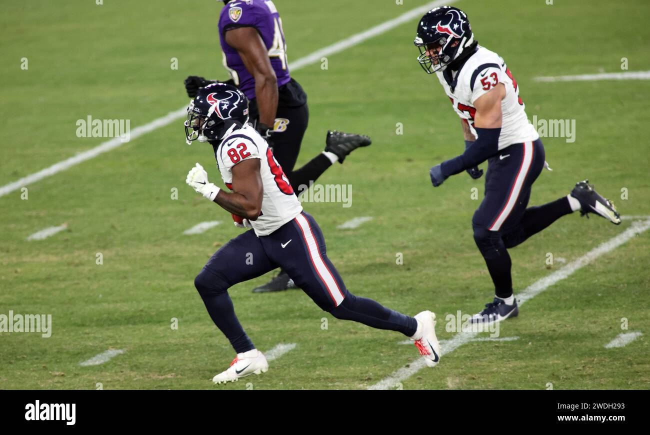 Houston Texans wide receiver Steven Sims (82) returns a punt back for a ...