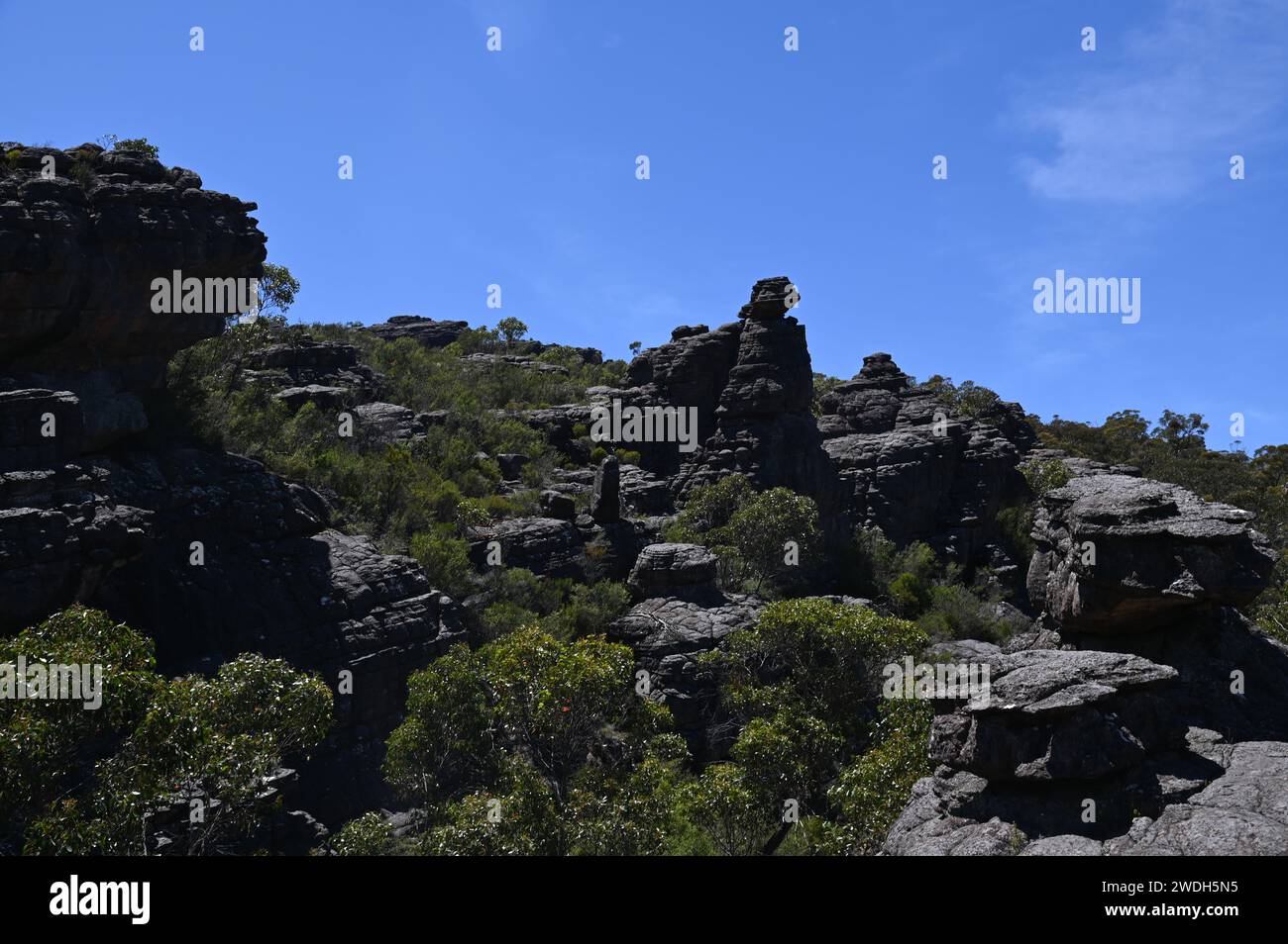 Rock formations on the trail to The Pinnacle lookout in the Grampians ...
