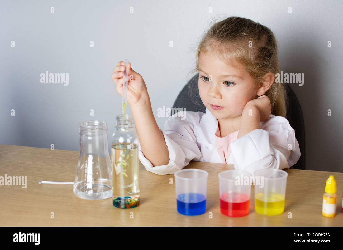 Little girl doing science experiment. Kindergarten. Education concept ...