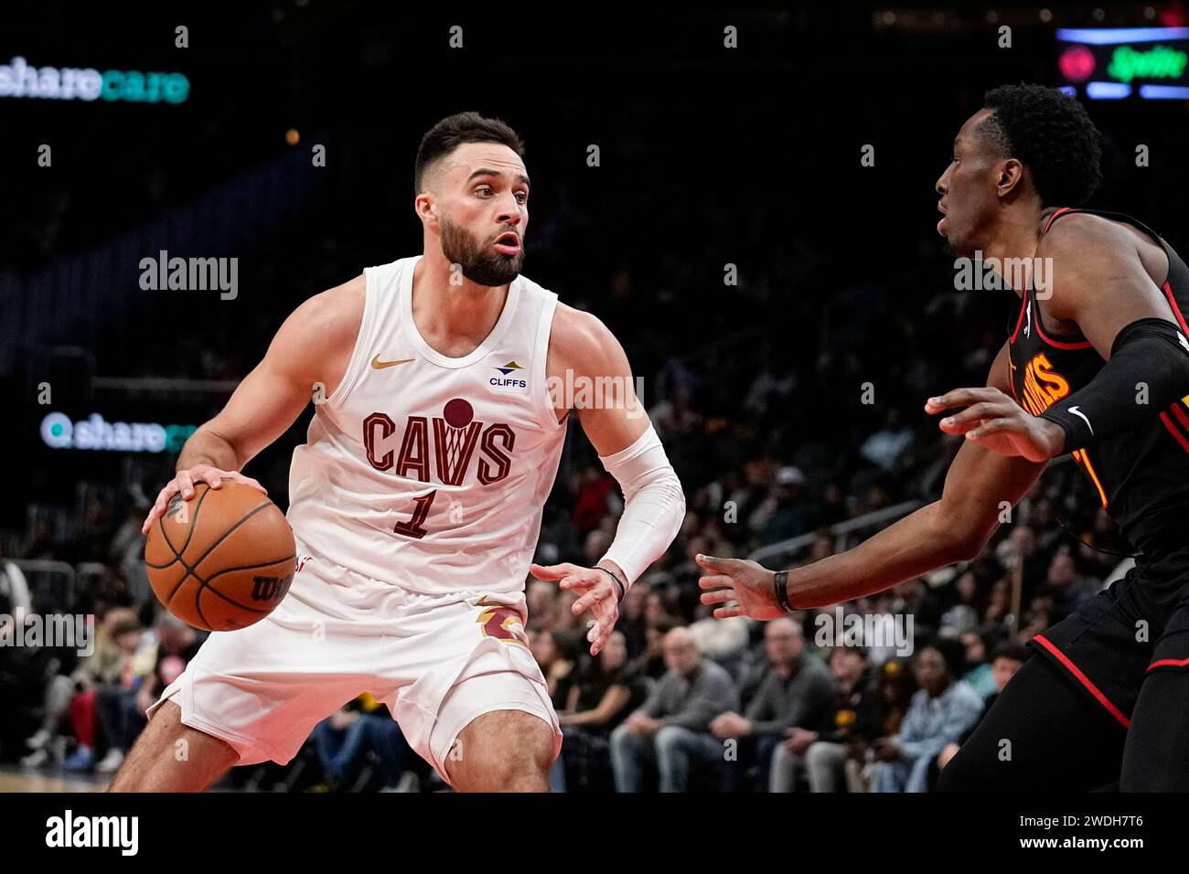 Cleveland Cavaliers guard Max Strus (1) dribbles the ball in the second ...