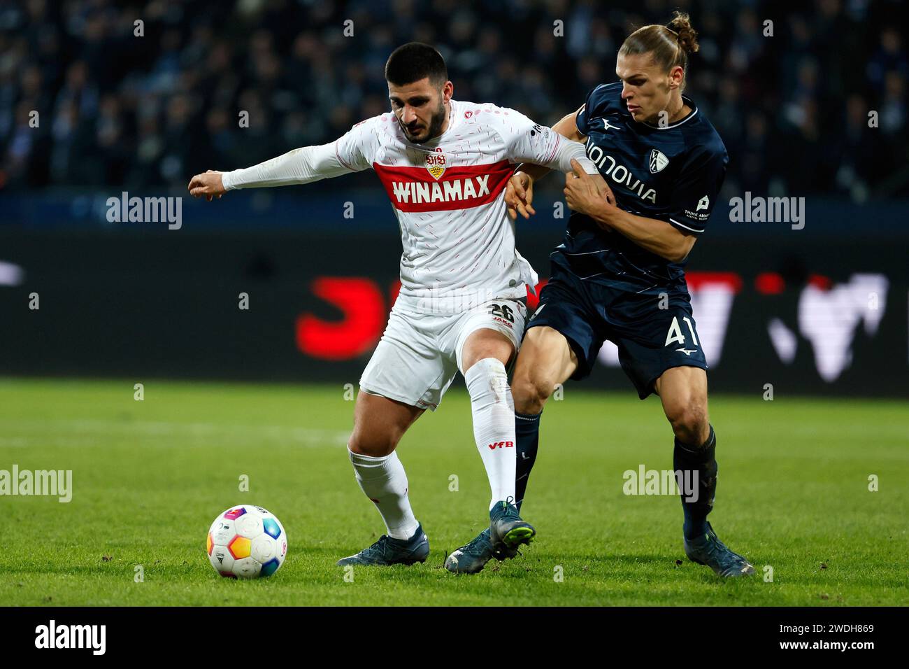 Bochum, Germany. 20th Jan, 2024. Noah Loosli (R) of VfL Bochum vies ...