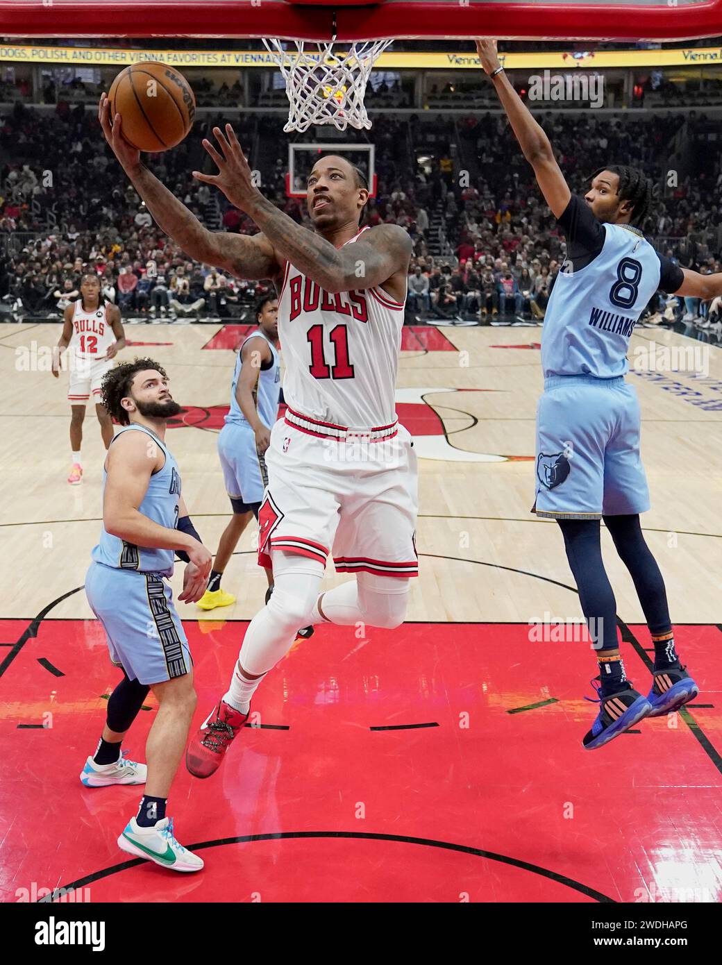Chicago Bulls' DeMar DeRozan (11) drives to the basket between Memphis ...