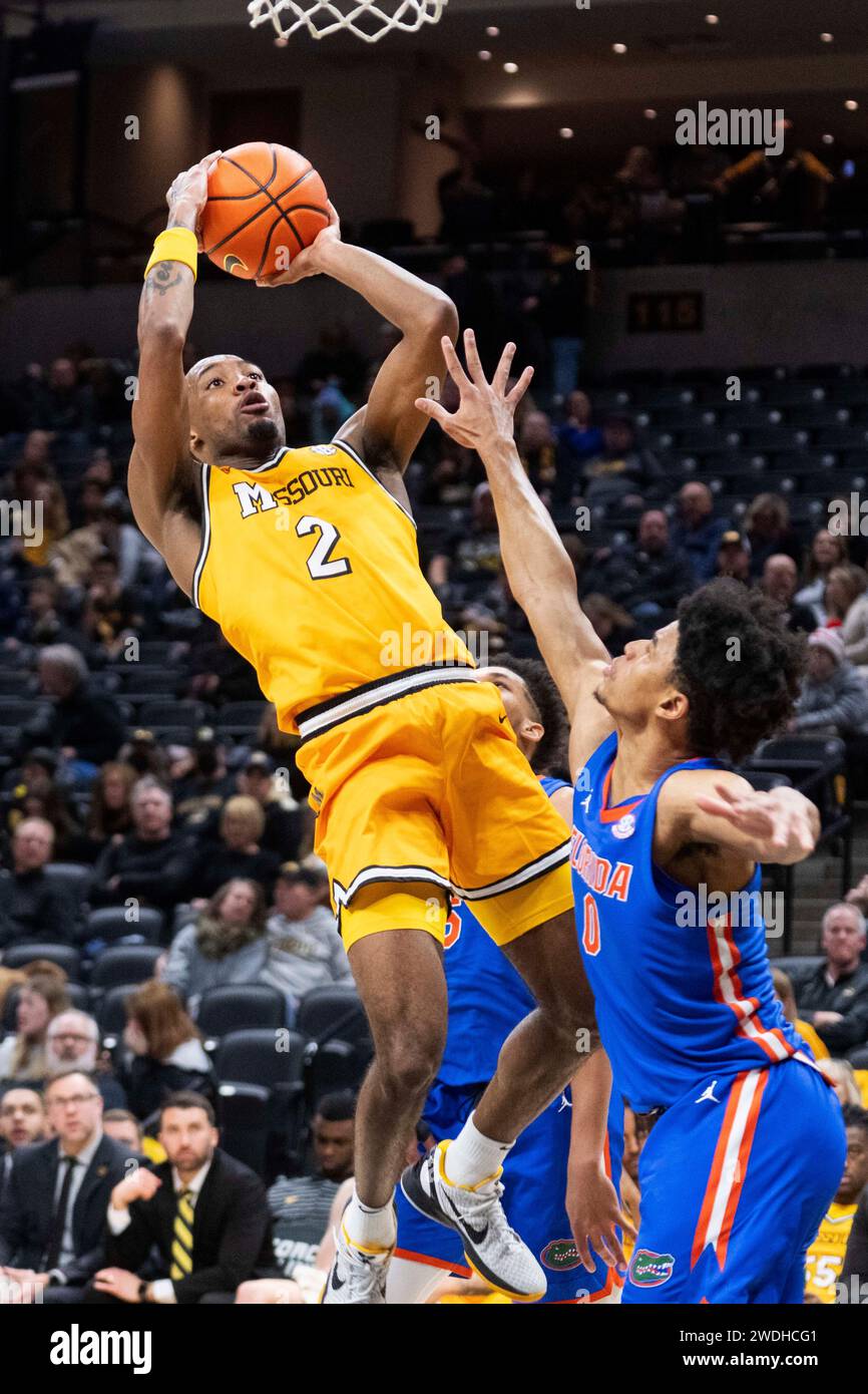 Missouri's Tamar Bates, left, shoots over Florida's Zyon Pullin during ...
