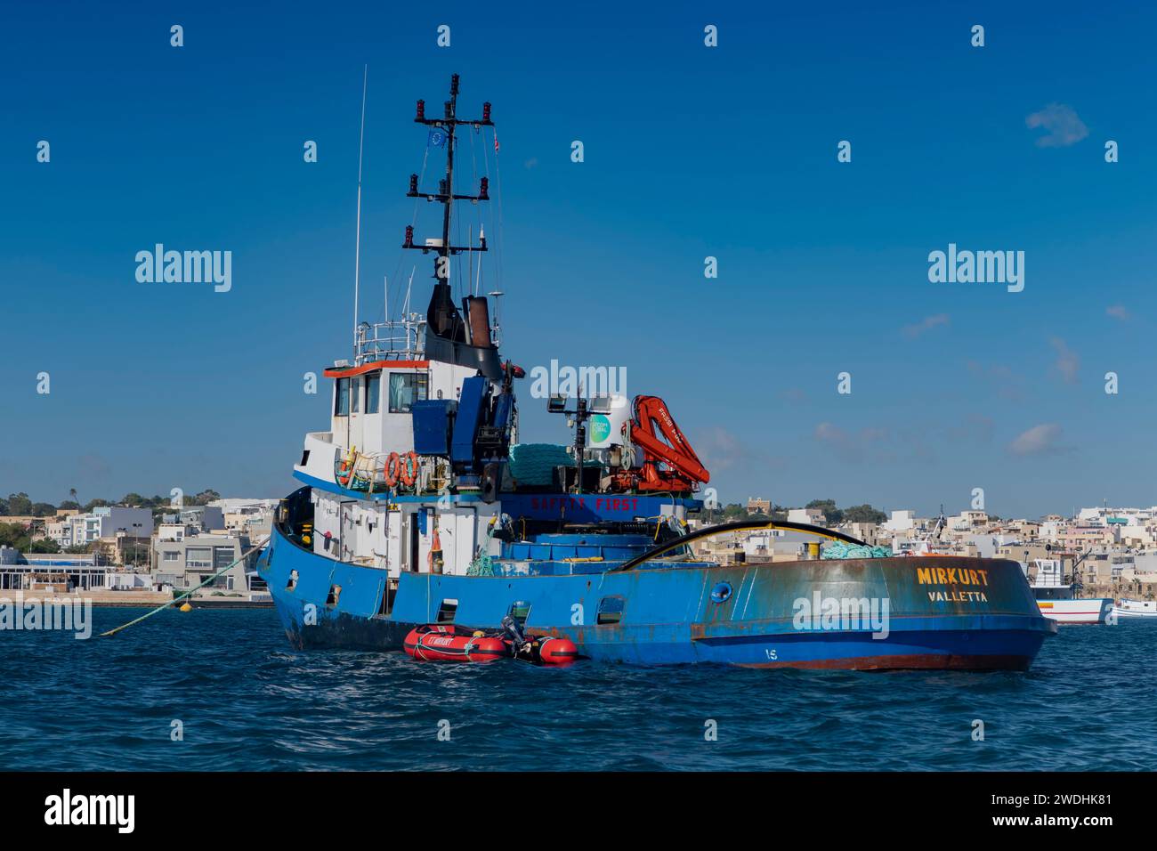 Lng tanker tug boat hi-res stock photography and images - Alamy