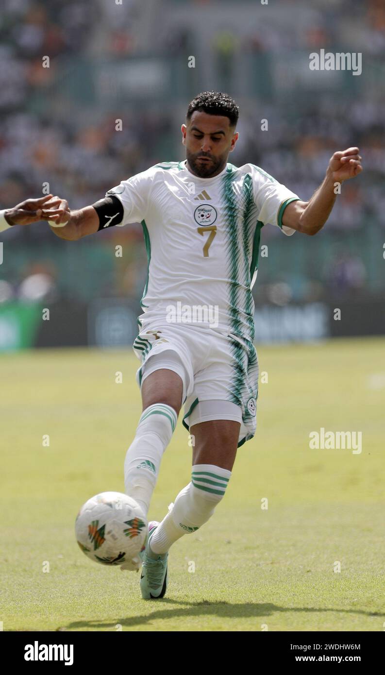 © Anis/APP/MAXPPP - L'Algerien RIYAD KARIM MAHREZ, se bat pour le ...
