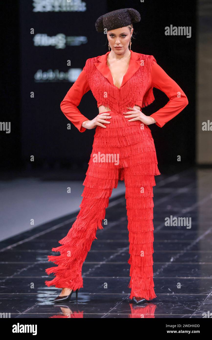 Moda fashion show 2024 hi-res stock photography and images - Alamy