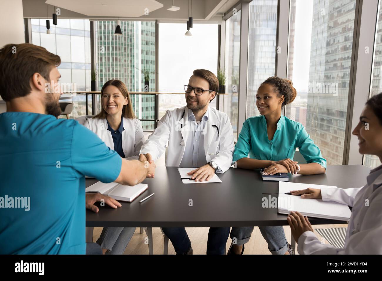 African female medical leader hi-res stock photography and images - Alamy