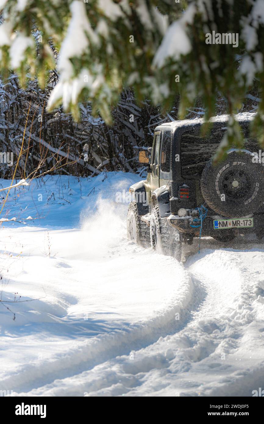 Offroad vehicle in snow Stock Photo - Alamy