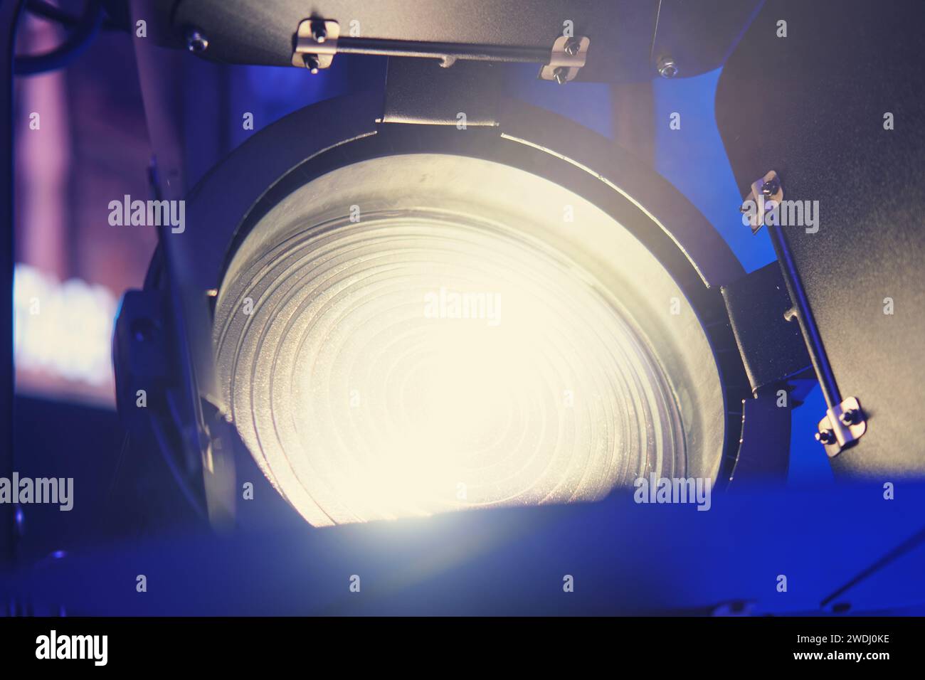 White stage lighting effect in the dark, close-up of a spotlight Stock Photo - Alamy