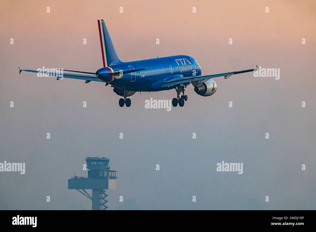Flugzeug am Frankfurt Airport, Flughafen Fraport. EI-IMV, ITA AIRWAYS, AIRBUS A319-100. // 11.01 ...