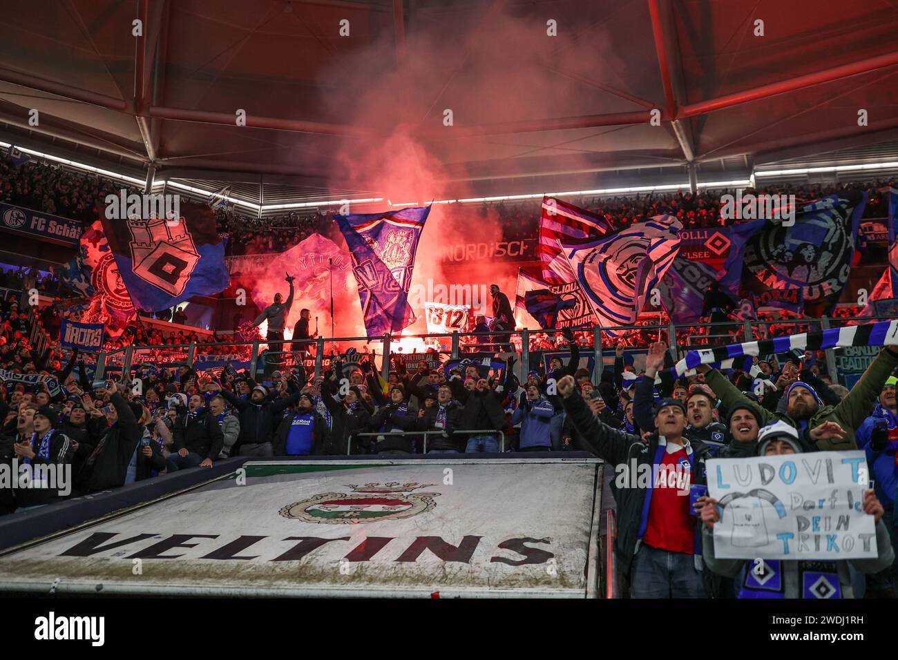 Gelsenkirchen, Germany. 20th Jan, 2024. Soccer: Bundesliga 2, FC Schalke 04 - Hamburger SV ...