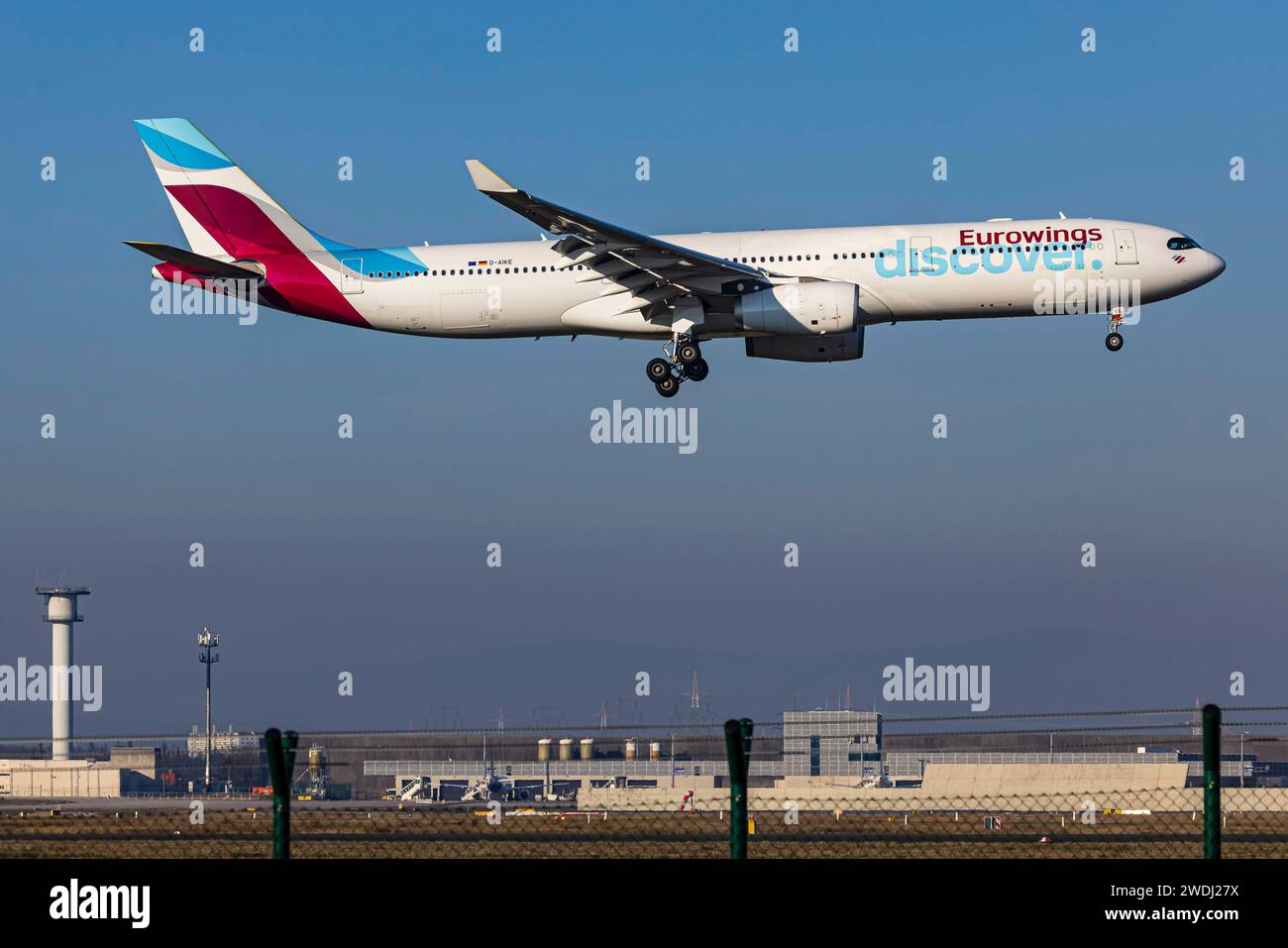 Flugzeug im Landeanflug am Frankfurt Airport, Flughafen Fraport. Luftfahrzeugkennzeichen: D-AIKE ...