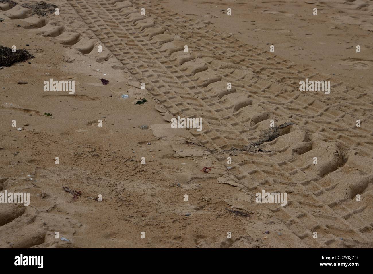 Sandy shore tyre hi-res stock photography and images - Alamy