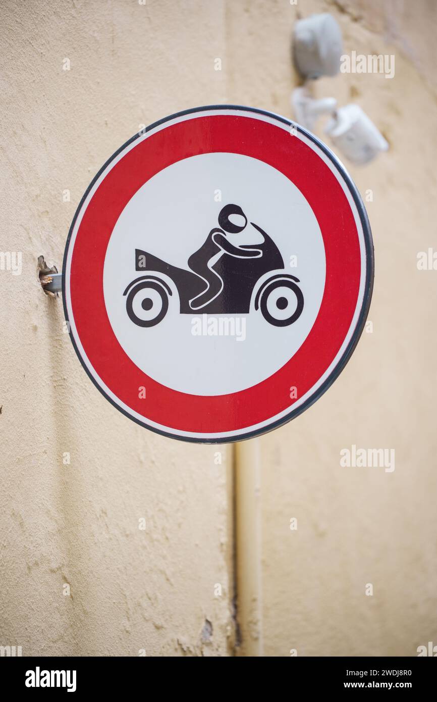 Motorcycle round traffic sign hi-res stock photography and images - Alamy