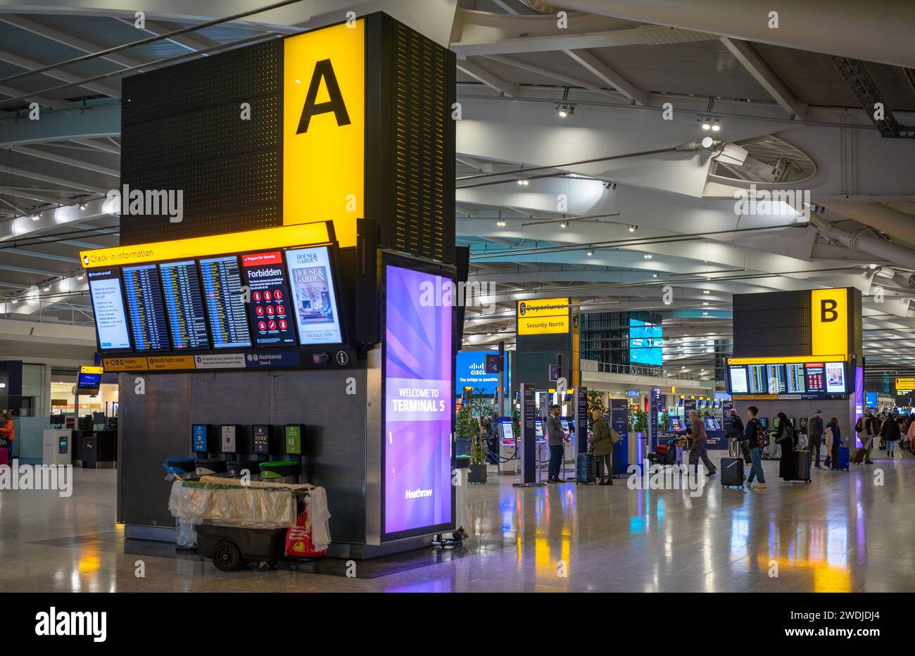 Airport display boards hi-res stock photography and images - Alamy