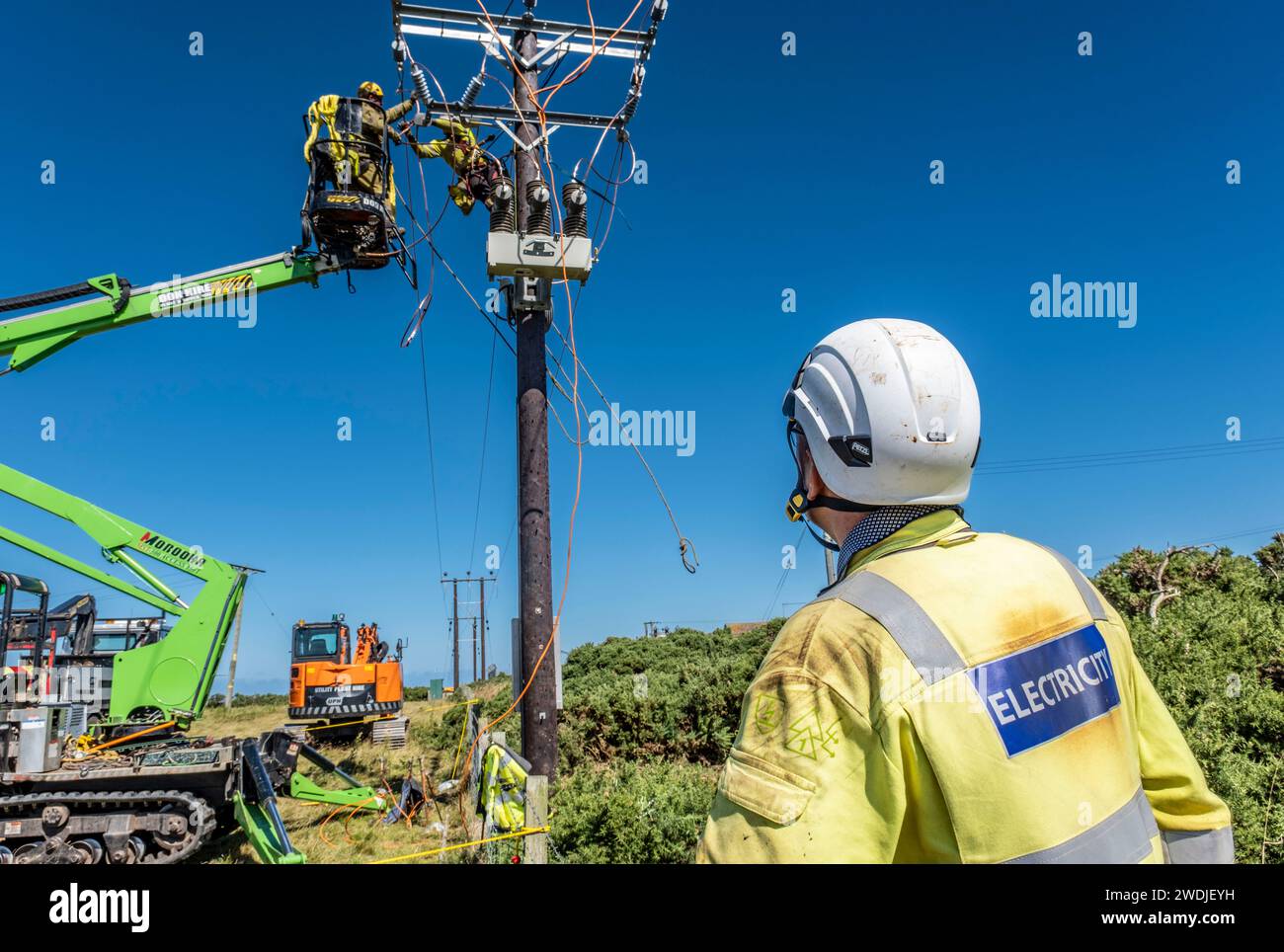 Electricity power line installation Stock Photo - Alamy