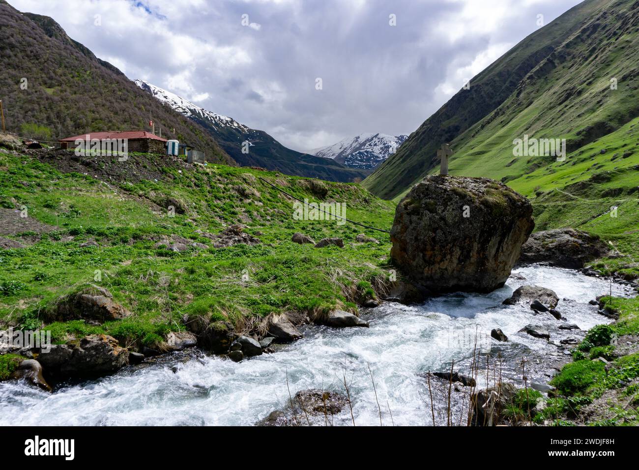Stream flowing through mountains hi-res stock photography and images ...