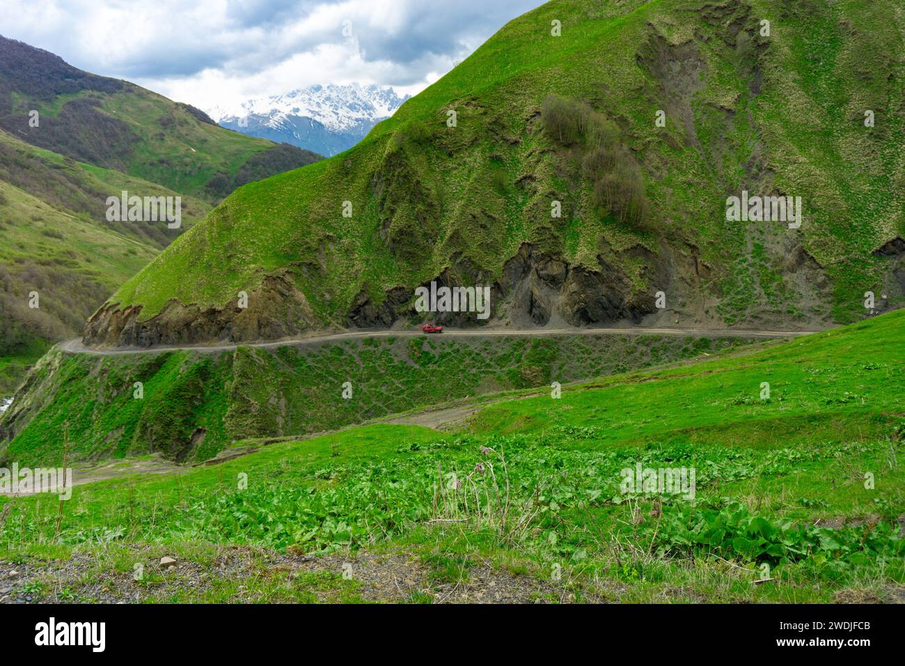 Beautiful landscape mountain ranges hi-res stock photography and images ...