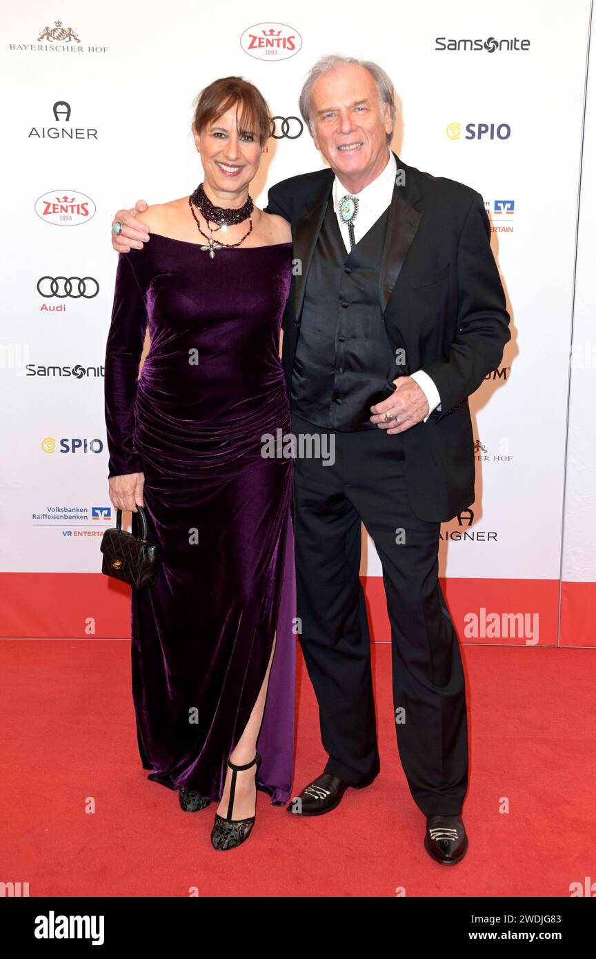 Wolfgang Fierek mit Ehefrau Djamila Mendil beim 48. Deutschen Filmball ...