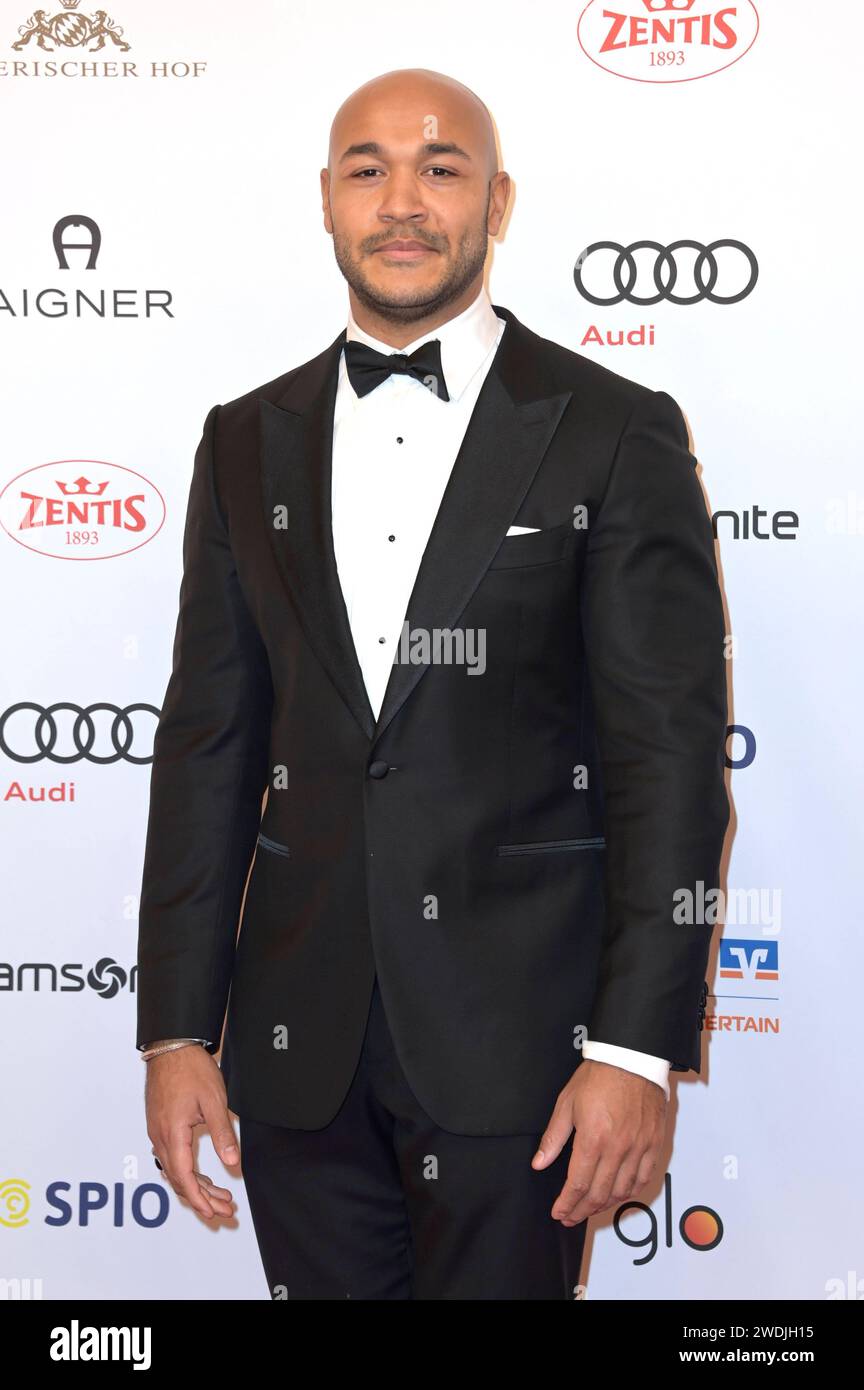 Malick Bauer beim 48. Deutschen Filmball 2024 im Hotel Bayerischer Hof ...