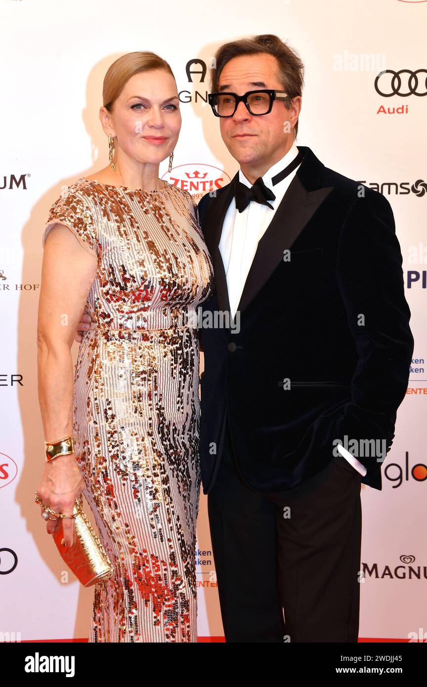Anna Loos mit Ehemann Jan Josef Liefers beim 48. Deutschen Filmball ...
