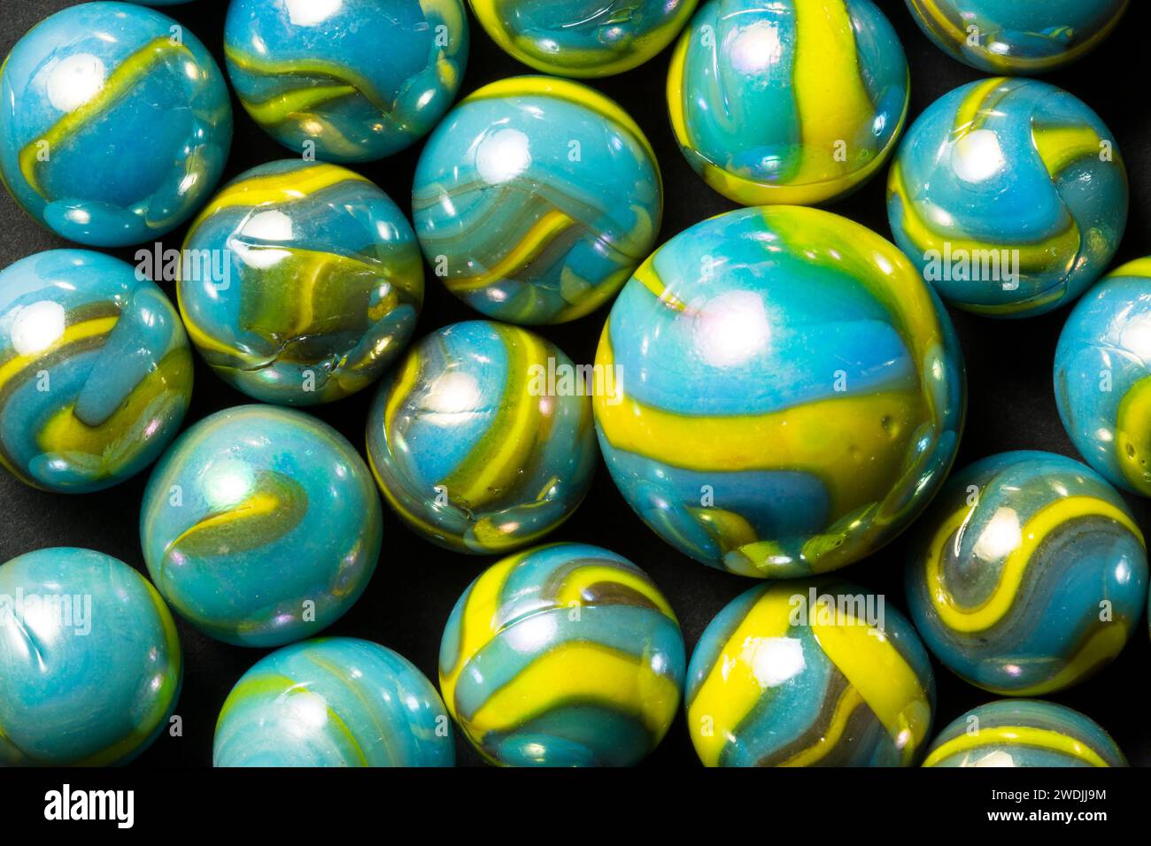 Yellow swirl hi-res stock photography and images - Alamy