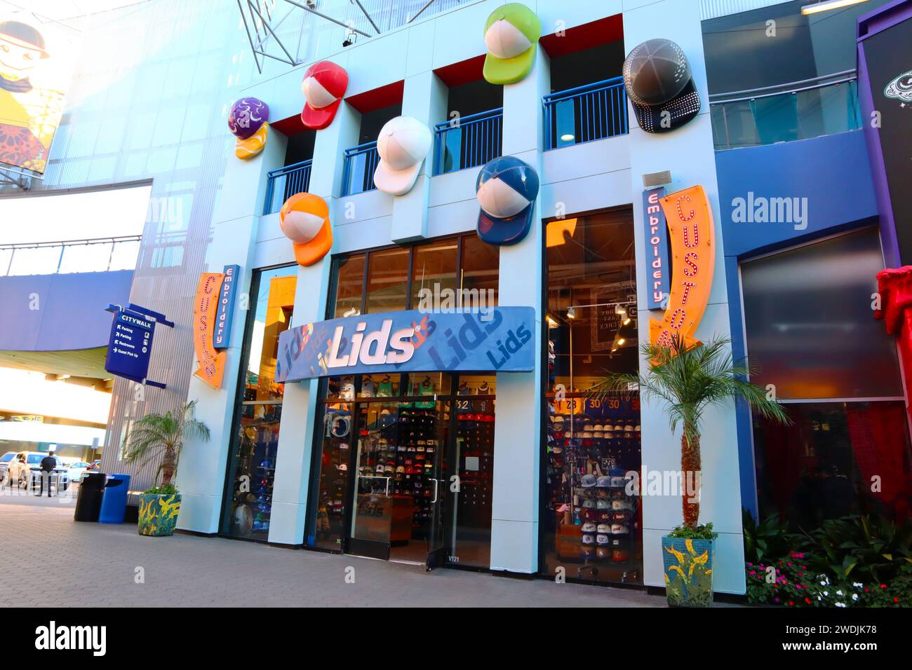 Lids sign hi-res stock photography and images - Alamy