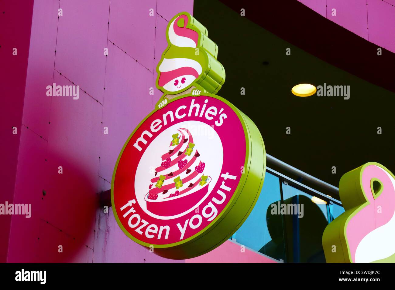 Menchie's Frozen Yogurt. The yogurt your way, where you can choose the ...